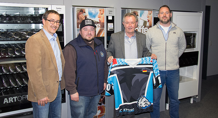 Große Spende an den Nachwuchs - IHC Atting e.V.